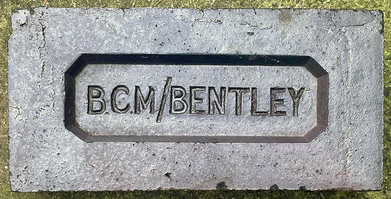 Old Bricks:England 4-5 P W Bennitt to R Berry