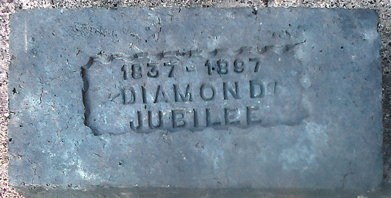 Old Bricks:England 4-2 Samuel Barnett to Batchelar & Fenton